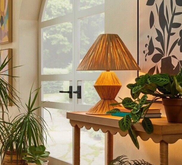 Raffia Table Lamp, an Antique Decoration for Your Room